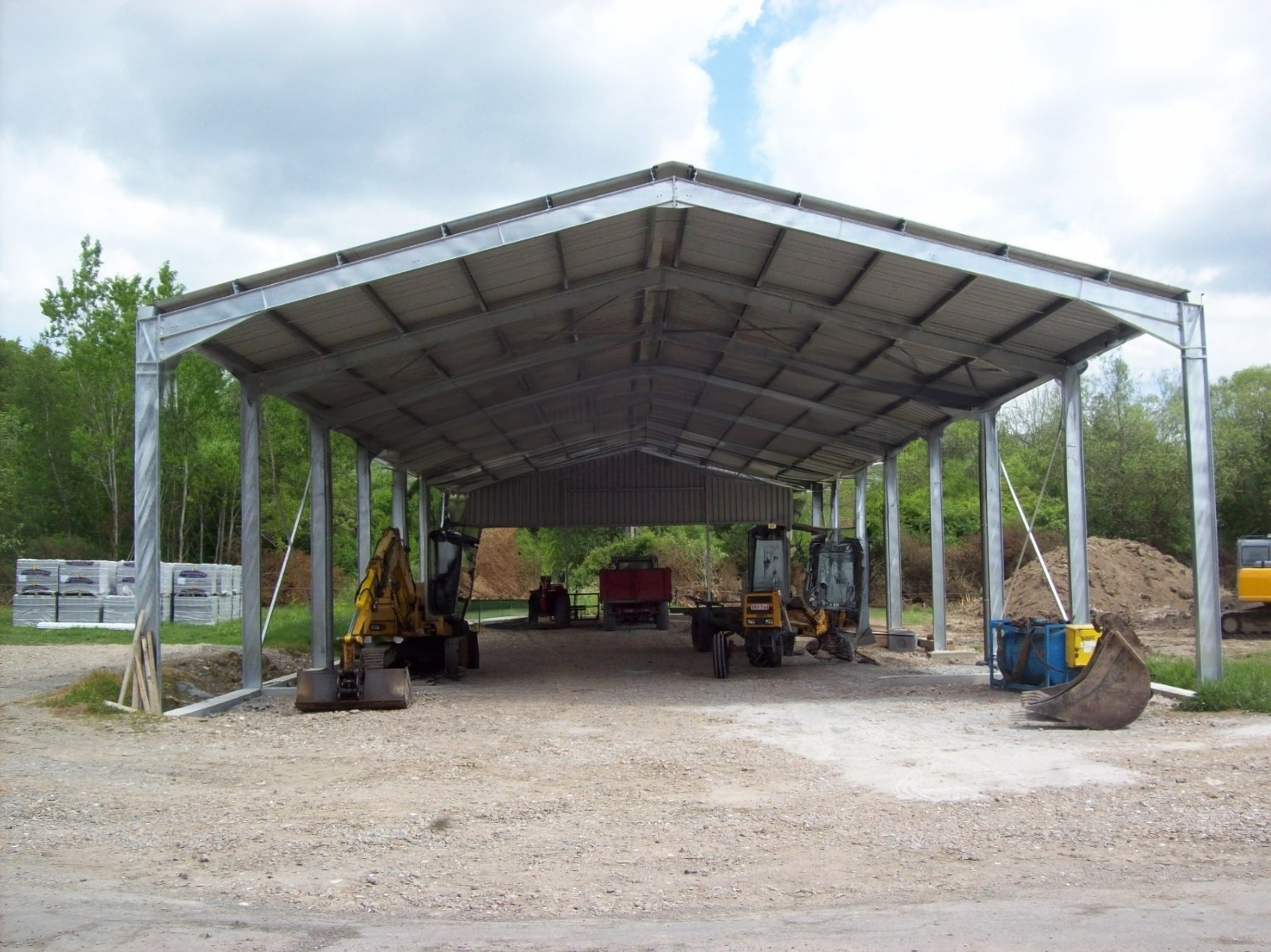 Galvanized building of 480m2 for mountainous area